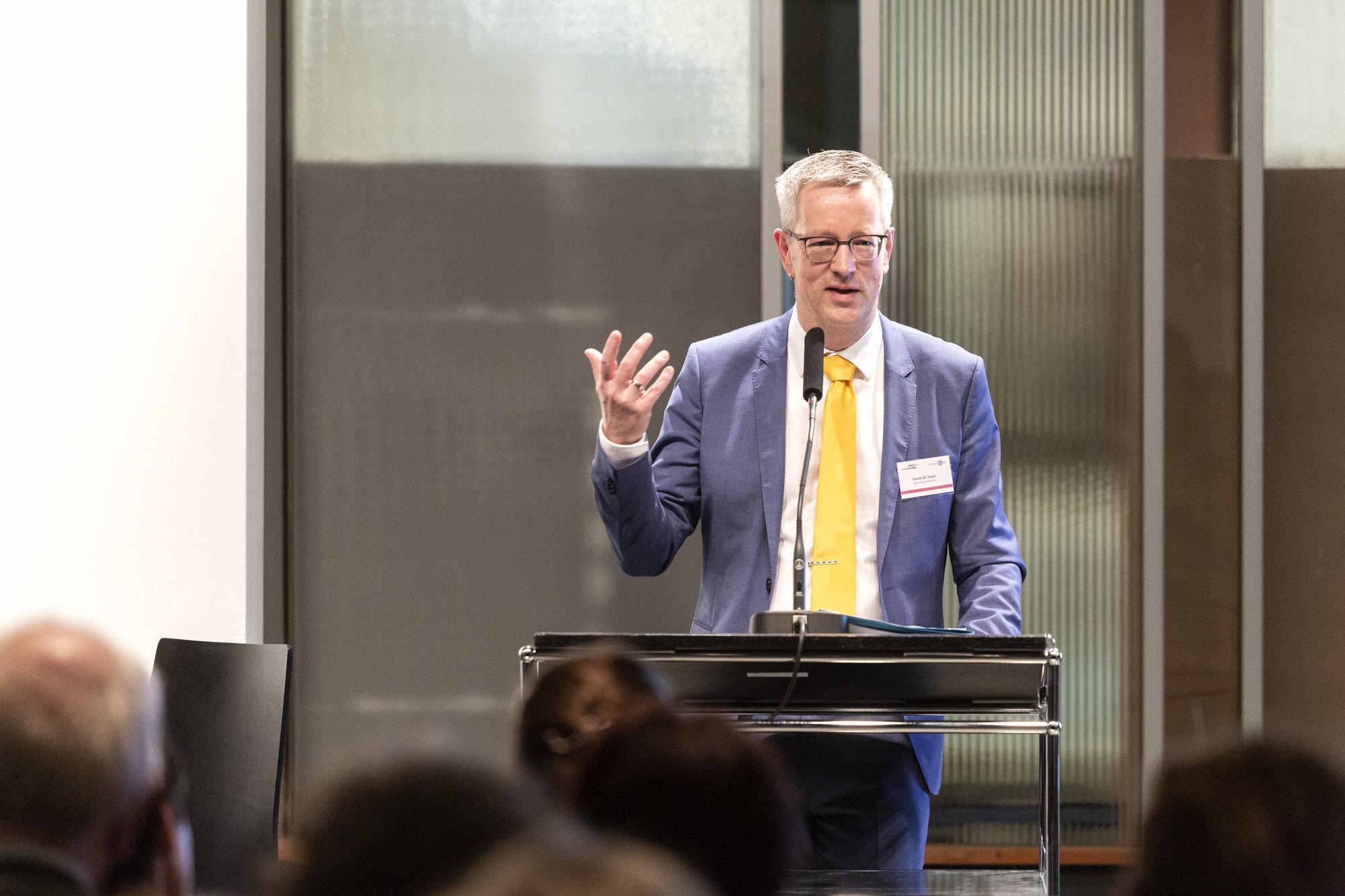 Raising the Curtain on Literature • Berlin University Alliance